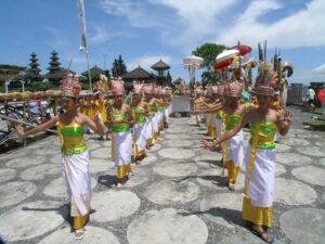 Tari Rejang: Warisan Bali Kuno, Simbol Keindahan dan Kesucian ...